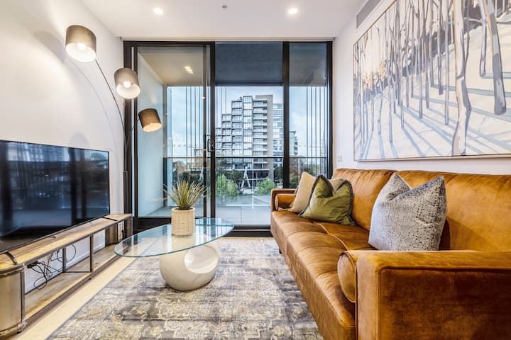 Hip Pad In Cool St Kilda Precinct + Free Parking - St Kilda