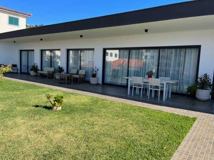 Moradia Com Piscina No Caniço - Madeira