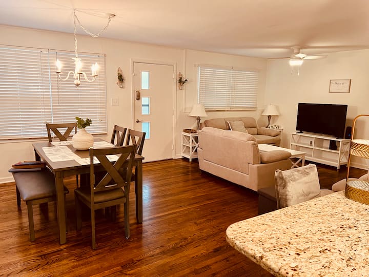 Cary Walking Distance To Downtown 
(Chacha)cottage - Cary, NC