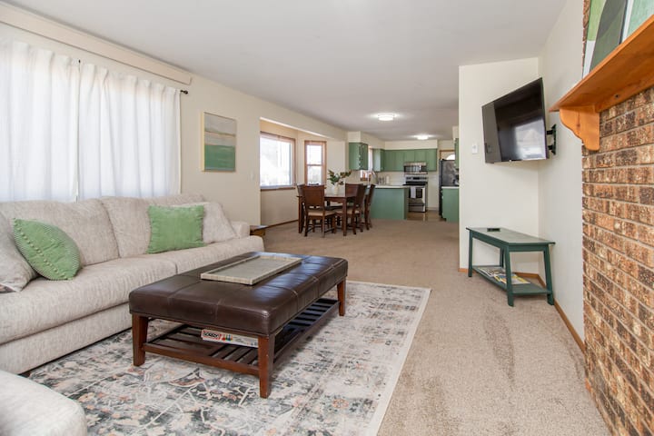 Clean & Spacious Ground Level Duplex - ラピッド・シティ, SD