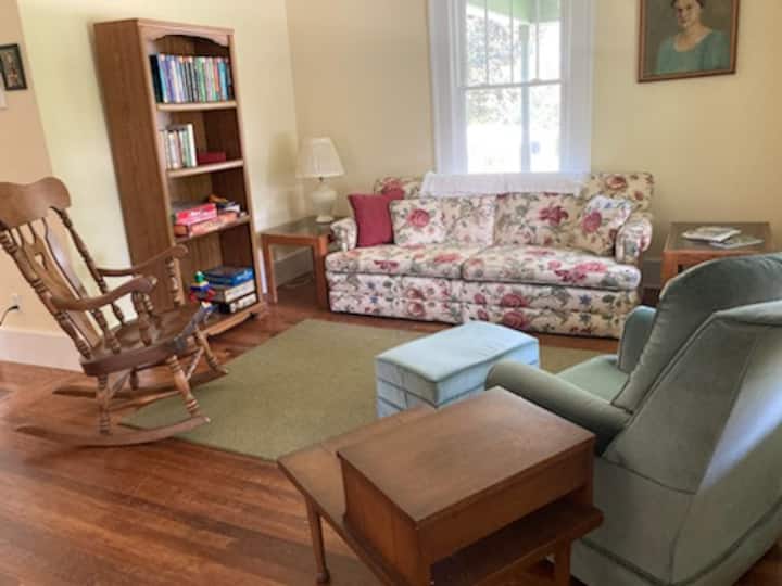 Country Cozy; Space To Spread - Hendersonville, NC