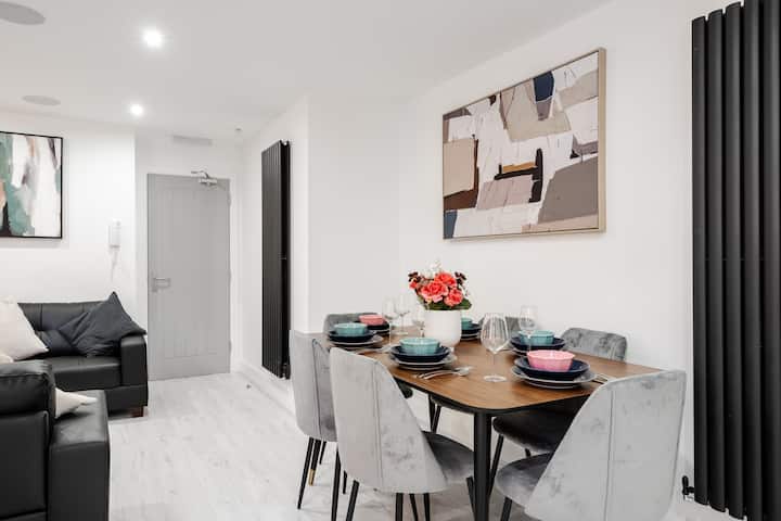Beautifully Renovated 6 Bed Home - Liverpool
