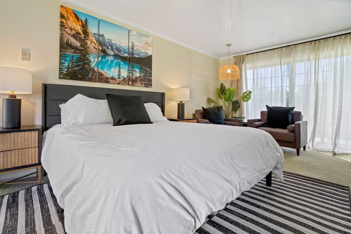 Charming 1 Bedroom Boutique Hotel With Tub - Mendocino, CA