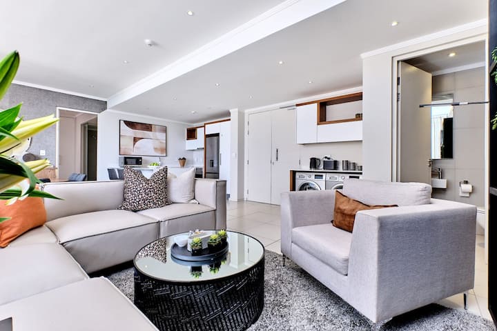 Luxury 2 Bed En-suite On The 10th Floor With Views - Sandton