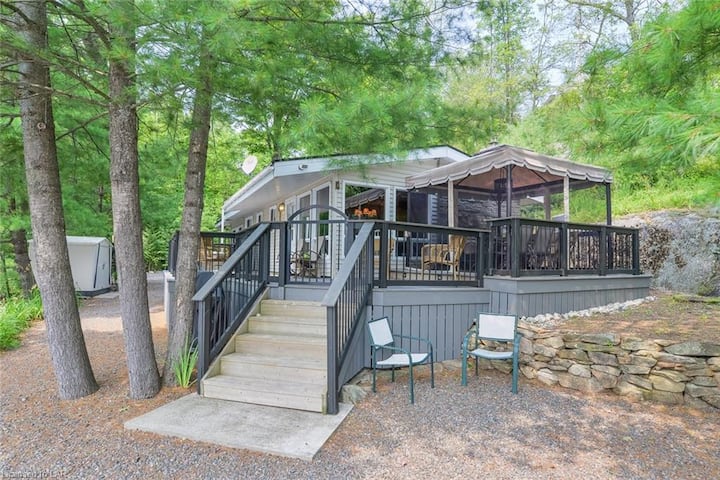 Cozy South Muskoka Waterfront Cottage - Gravenhurst