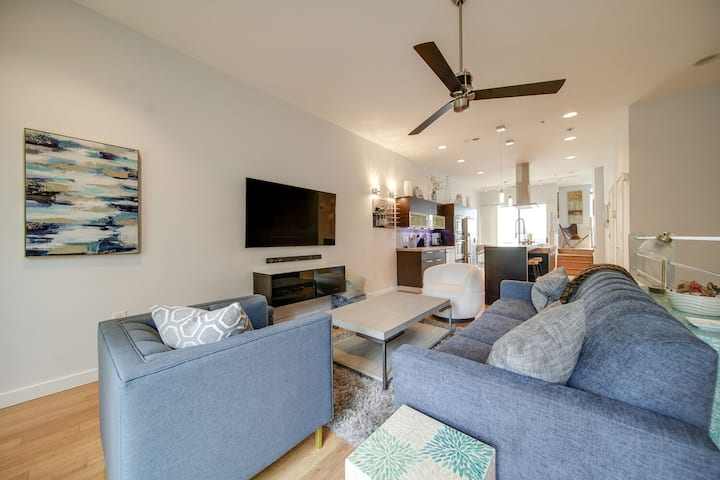 Sophisticated 3-story/2br Midterm Stay Near Uptown - Charlotte, NC