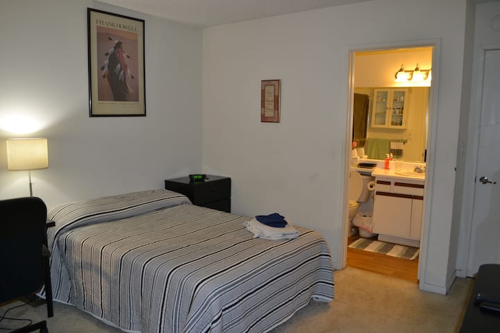10 Mins From Uci - Cozy/private Master Bedroom - Newport Beach, CA