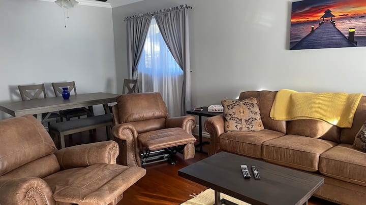 3br House W/ Ac For The Summer - Moose Jaw