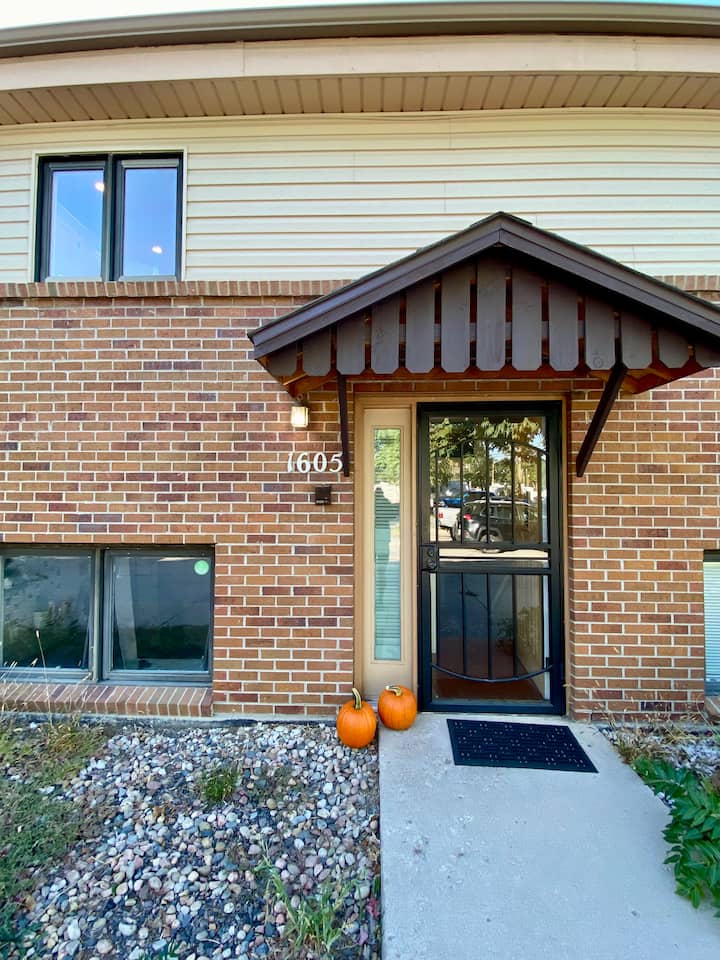 Furnished, Remote Work Home Base, Near Sloans Lake - Lakewood, CO