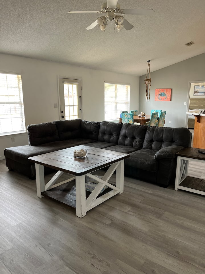 Seaside Retreat~2.9 Miles From Navarre Beach - Navarre, FL