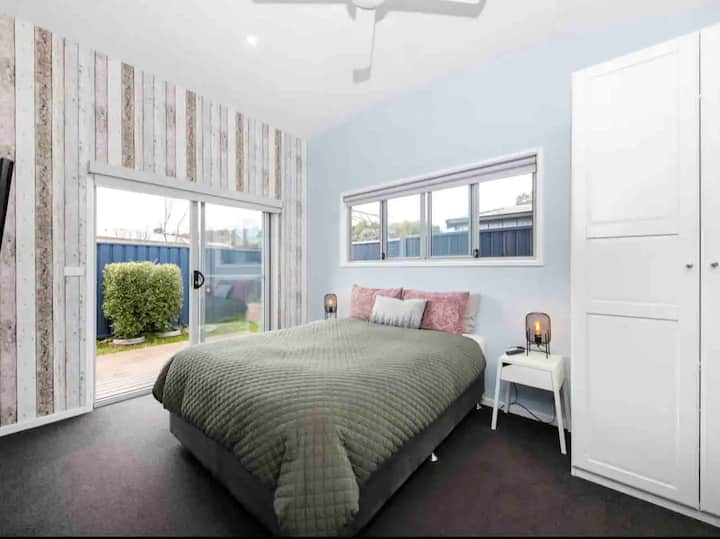 New Luxury Modern Inner City Cottage, 2 Bed 2 Bath - Canberra