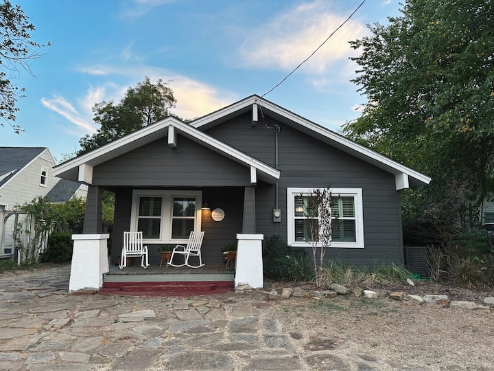 Charming Downtown Denton Bungalow - Denton, TX