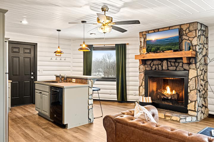 Hot Tub! Fireplace! Dog Friendly! Min To Dwntwn! - Boone, NC