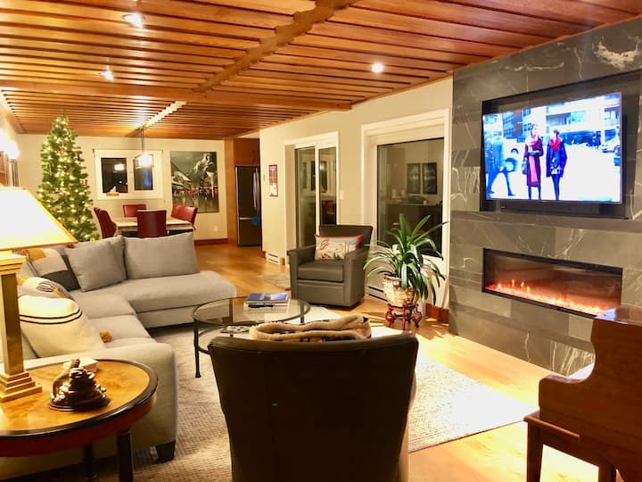 ** 5 Bd/5ba Elegant European Chalet - Whistler