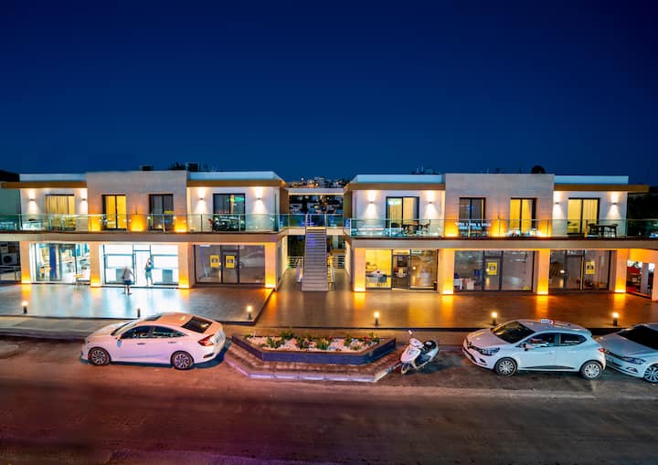 Otel Olanağı Sunan  1+1 Daire Möbleli Daire - Bodrum