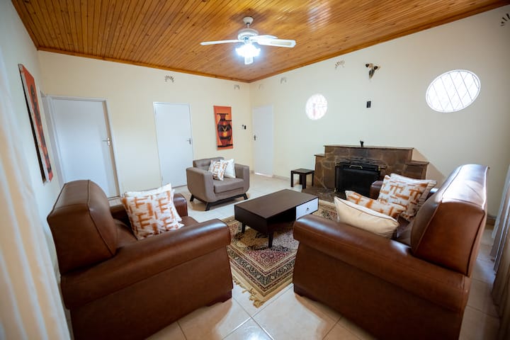 Luxury 4 Bedroomed House With A Pool - Harare