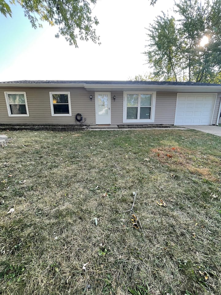 Welcoming 3 Bedroom Home Close To Amenities - Lafayette, IN