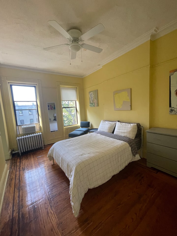Charming Sunny Studio In Brooklyn Brownstone - Brooklyn, NY