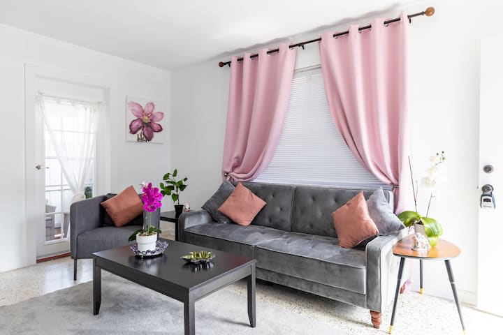 Lovely 2-bedroom Rental Near Brickell W/ Parking - Coral Gables, FL