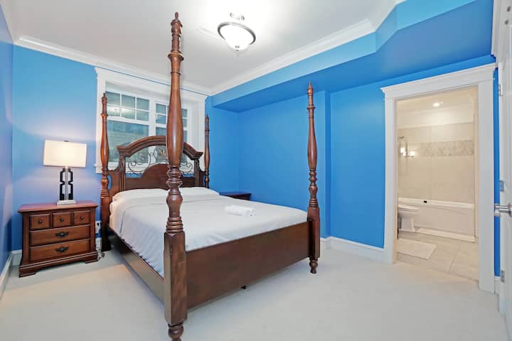 Cheerful 2b Private Unit In West Vancouver - 6400