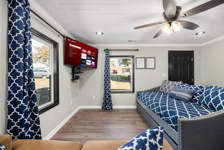 Sharpe Tiny House  Cozy, Remodeled Home With Big Amenities - Statesville, NC