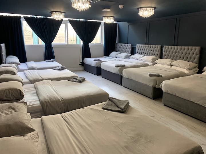 Unique City Centre Dj Apartment - Sleeps 20! - Lancashire