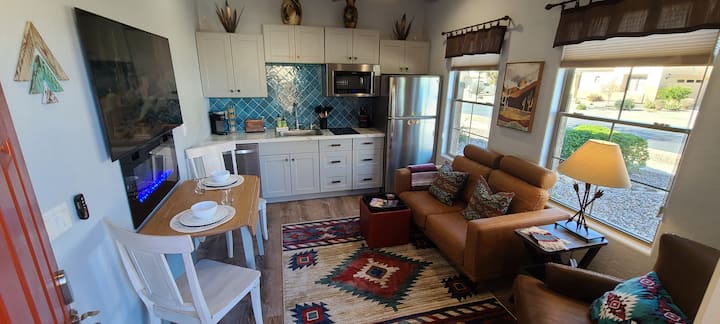 "Cactus Cooler Casita"
1 Bed, 1 Bath
Full Kitchen - Queen Creek, AZ