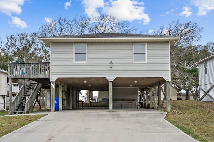 Salt Rock - Ocean View Pet Friendly, Walk To Beach - Oak Island, NC