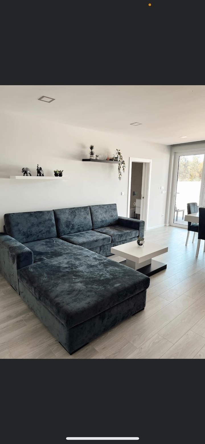 Gruppenhaus „Idalina“ - 米拉