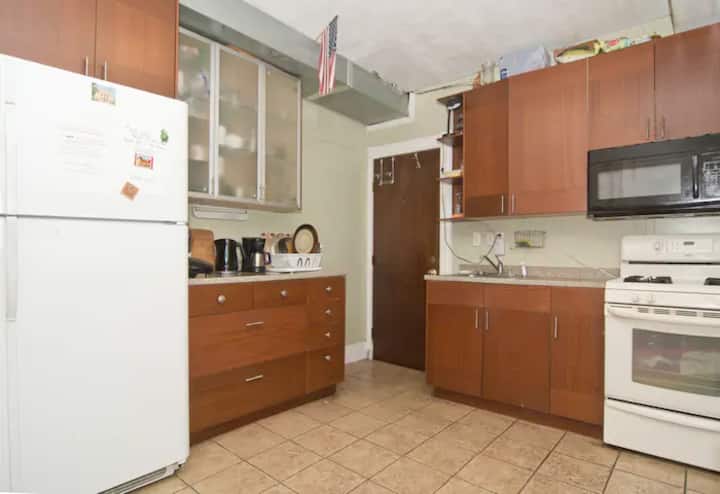 Tufts-davis Square Beautiful Suite - Burlington, MA