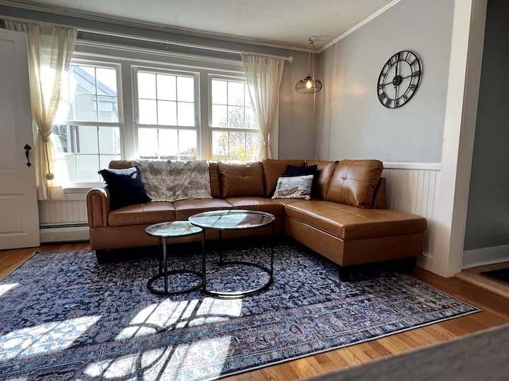 Historic 3-bedroom Walking Distance To Downtown. - Salem, MA