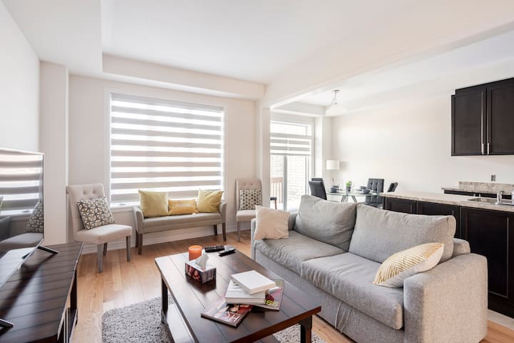 Peaceful Retreat Townhouse In The Heart Of City - Guelph