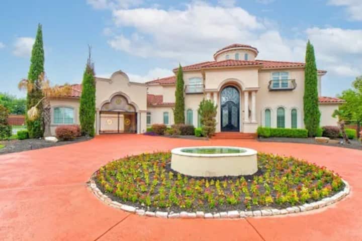 Luxurious Mediterranean Villa - Carrollton, TX