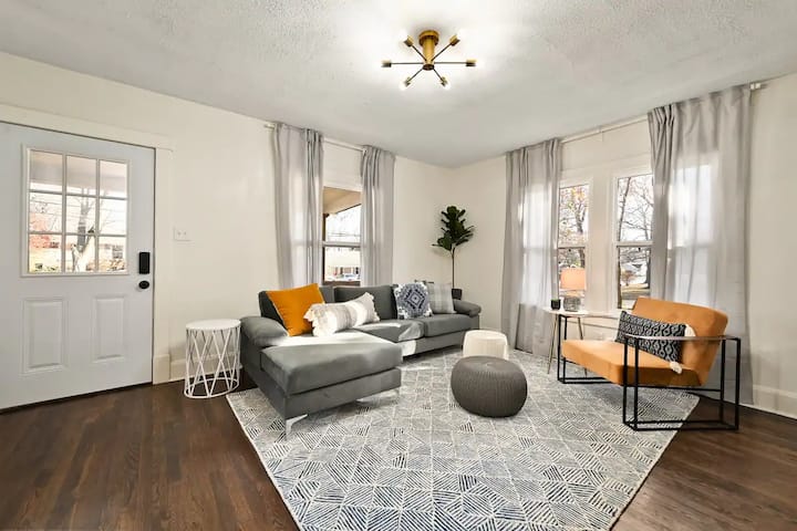 3br1ba New Pet Friendly Minutes To Down Town Kc! - Belton, MO