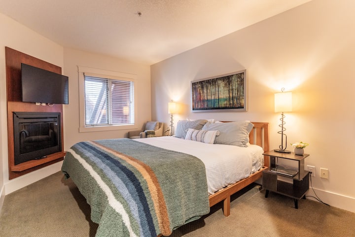 Luxury Hotel Room Free Parking, Pool &Hot Tub - Canmore