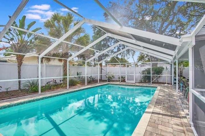 The Bentley House - Largo, FL