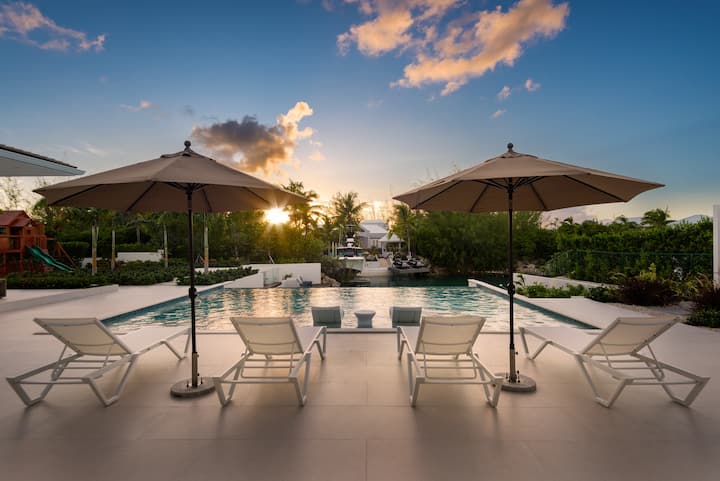 Villa Solymar
Waterfront 4bedroom Villa With Pool - Turks and Caicos Islands