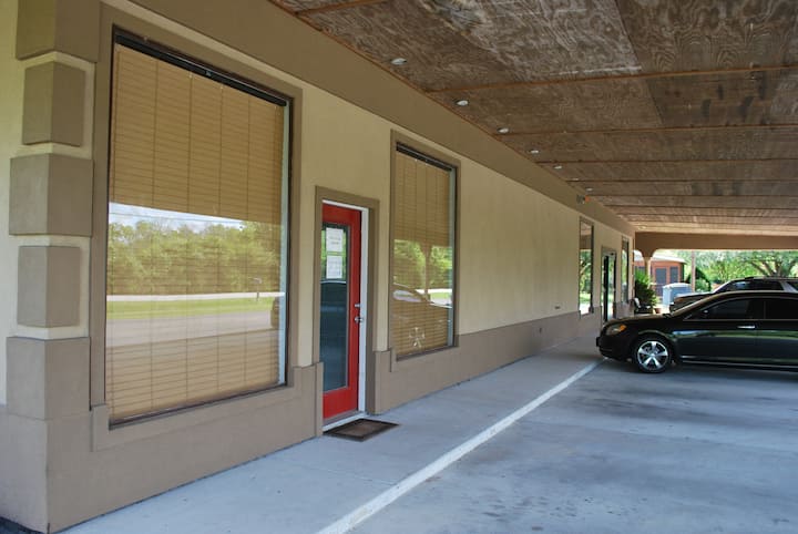 Central Baytown Loft - Baytown, TX
