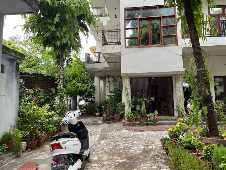 Spacious Bed & Breakfast Near Taj Mahal - Agra