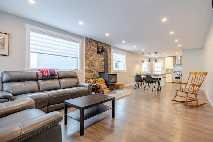 Renovated Downtown Home | Wood Fireplace | 2 Bdrm - Fernie