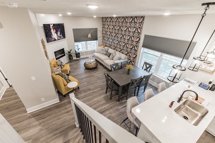 Bee’s Knees Townhouse 5-downtown, Rooftop, Porch - Omaha, NE