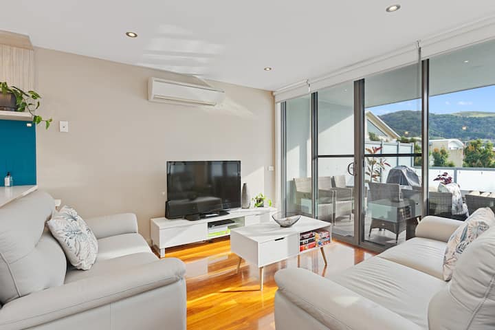 3 Storey Ocean Villa With Mountain Views - Apollo Bay
