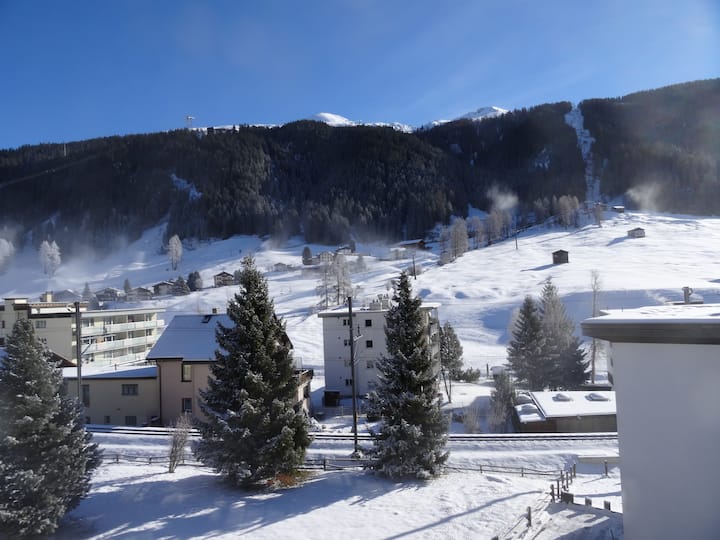 Schöne Aussicht, Nähe Bahnhof Und Bahnen. - Davos