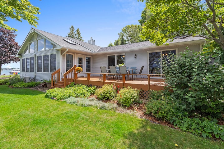 Bridgeview Cottage Waterfront Home In Sturgeon Bay - Sturgeon Bay, WI