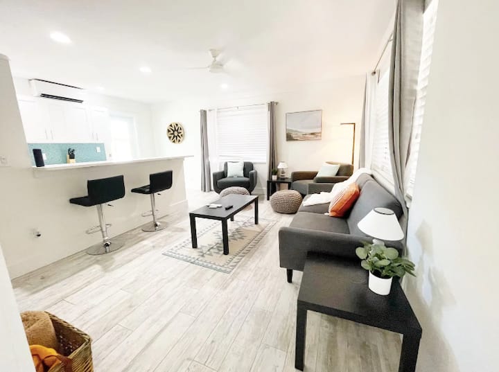 1 Bedroom Bungalow Close To Ave And Beach - Delray Beach, FL