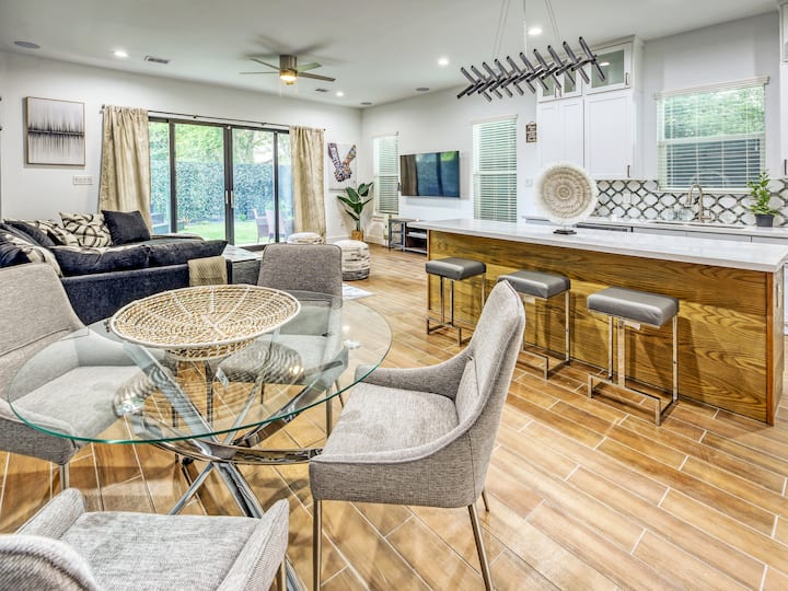 Modern 3 Br Home Near Downtown Houston - Minute Maid Park Houston