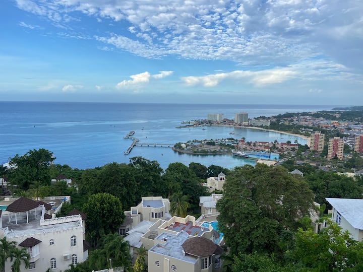 Penthouse Apartment | Skyview & Pool - Ocho Rios