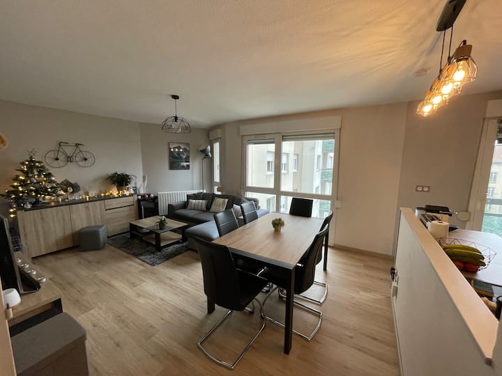 Joli T2 Refait à Neuf Et Très Bien Situé. - Lyon