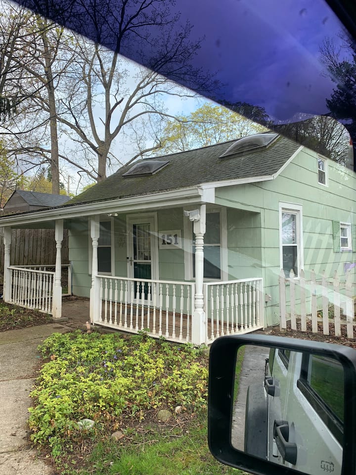 Cozy Cottage West Irondequoit Travelers Paradise - Rochester, NY