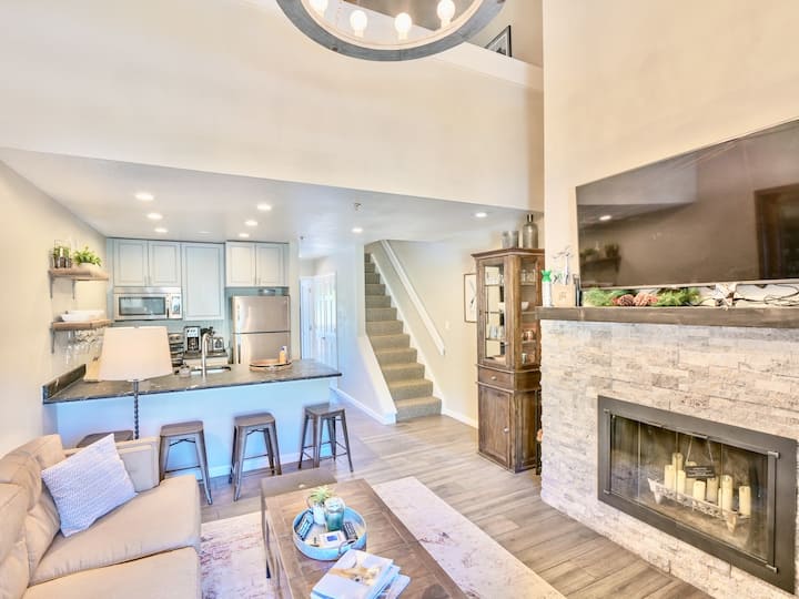 Ski In/out,50ft From Lift,sleeps 7.luxury Remodel! - Crested Butte, CO